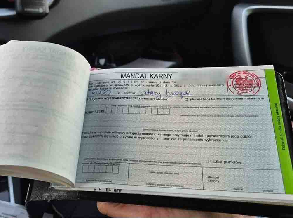 Zielona Góra. Jechał motocyklem na jednym kole, stracił prawo jazdy. Po ...